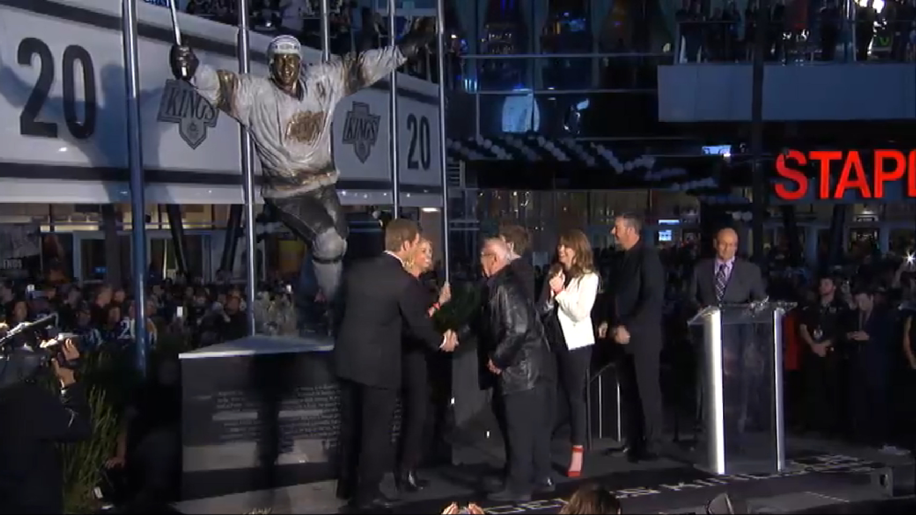 Luc Robitaille statue unveiled outside Staples Center - MyNewsLA.com