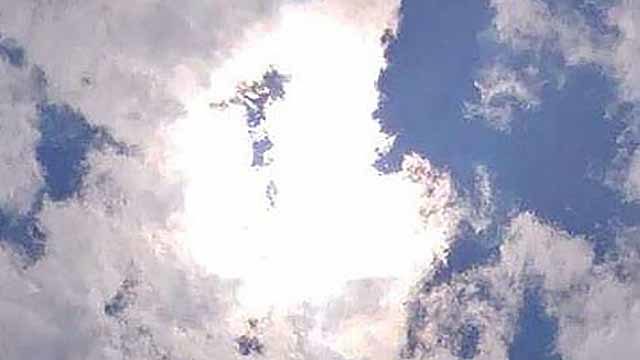 Jesus in eclipse? Cloud photo of Crucifix called a sign from above ...