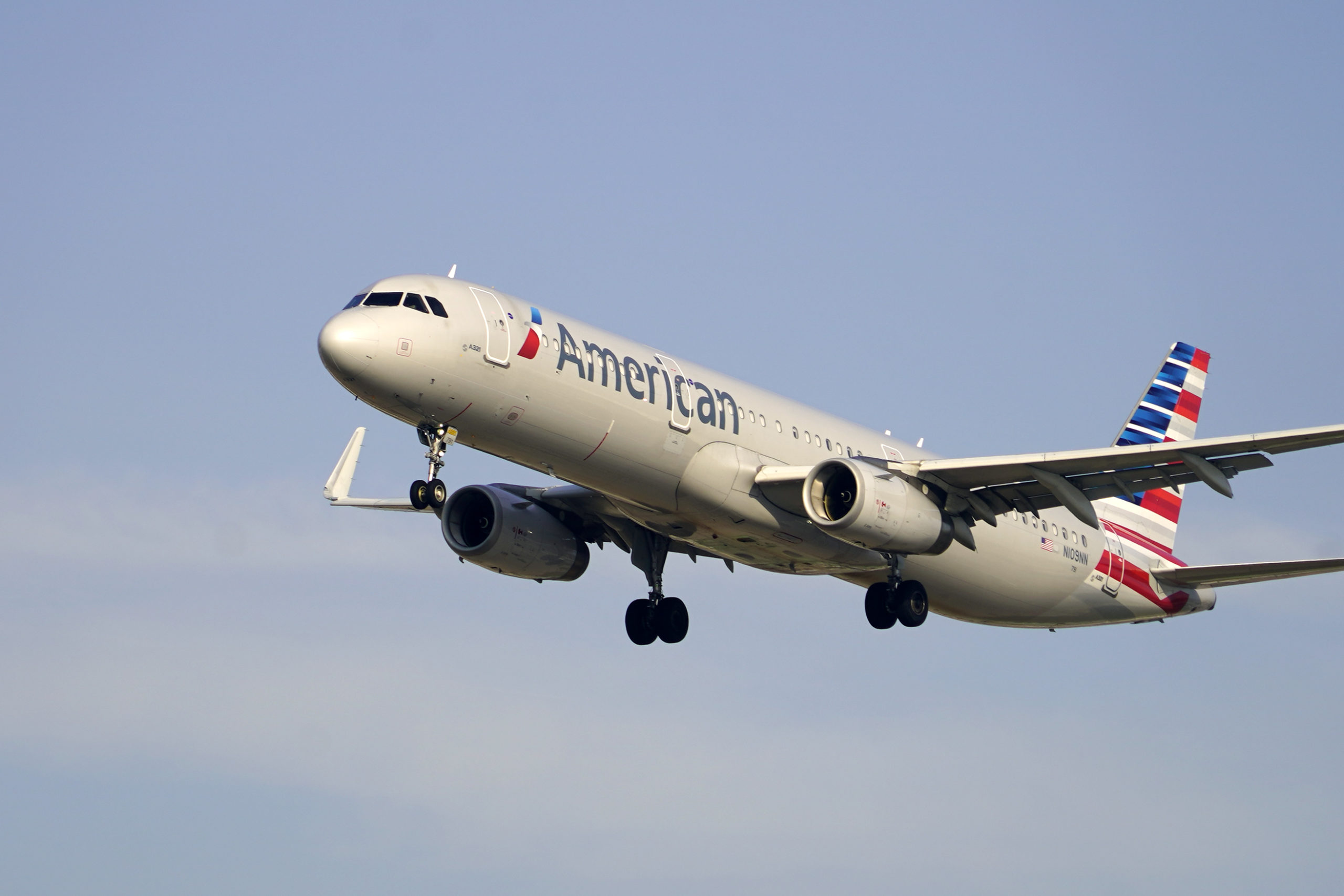 Flight Attendant Alleges She Lost Job on False Snack Theft Claim ...