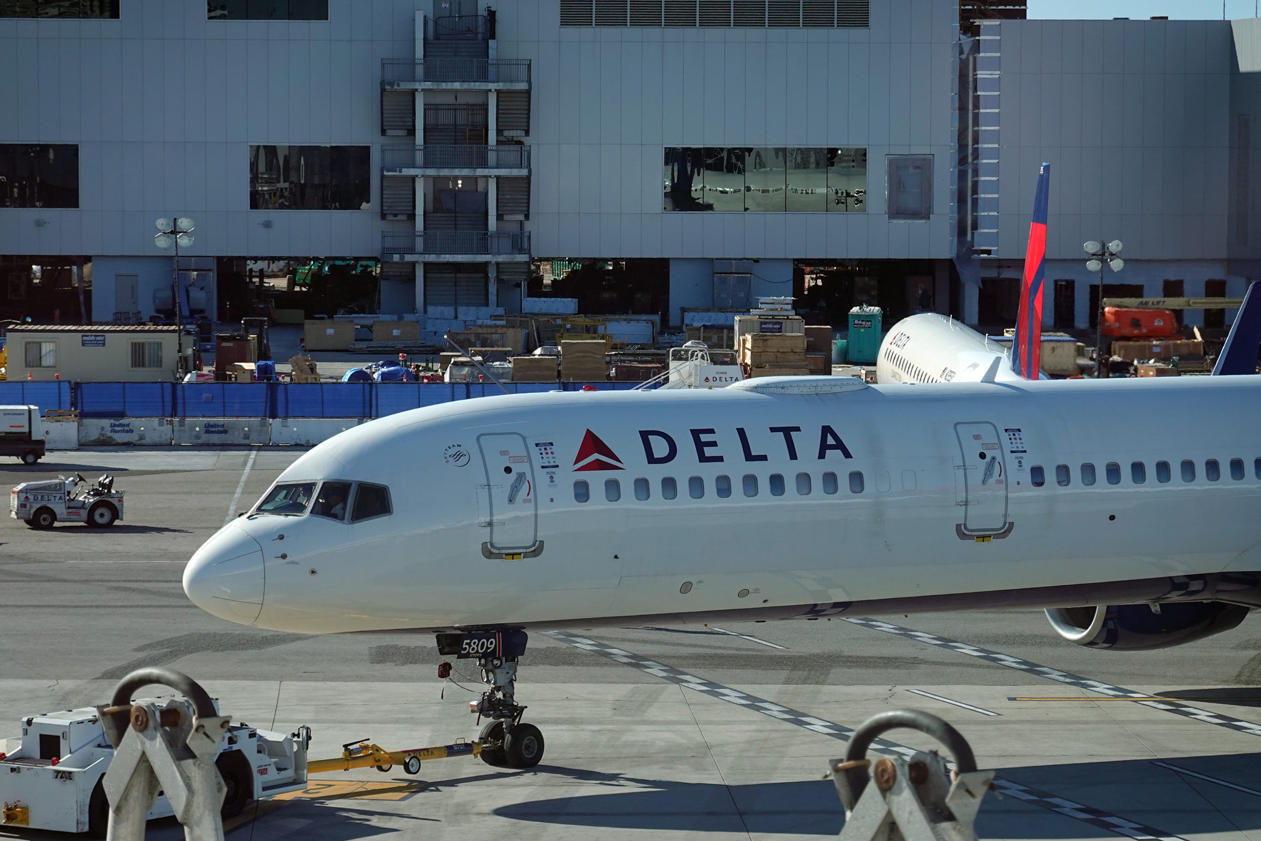 Judge Dismisses Delta From Fatal Bus Ramp Accident Suit - MyNewsLA.com