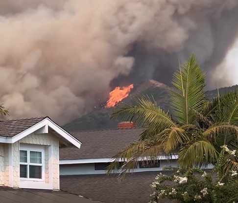 Weather Helps Slow Spread of Airport Fire in Orange, Riverside Counties ...