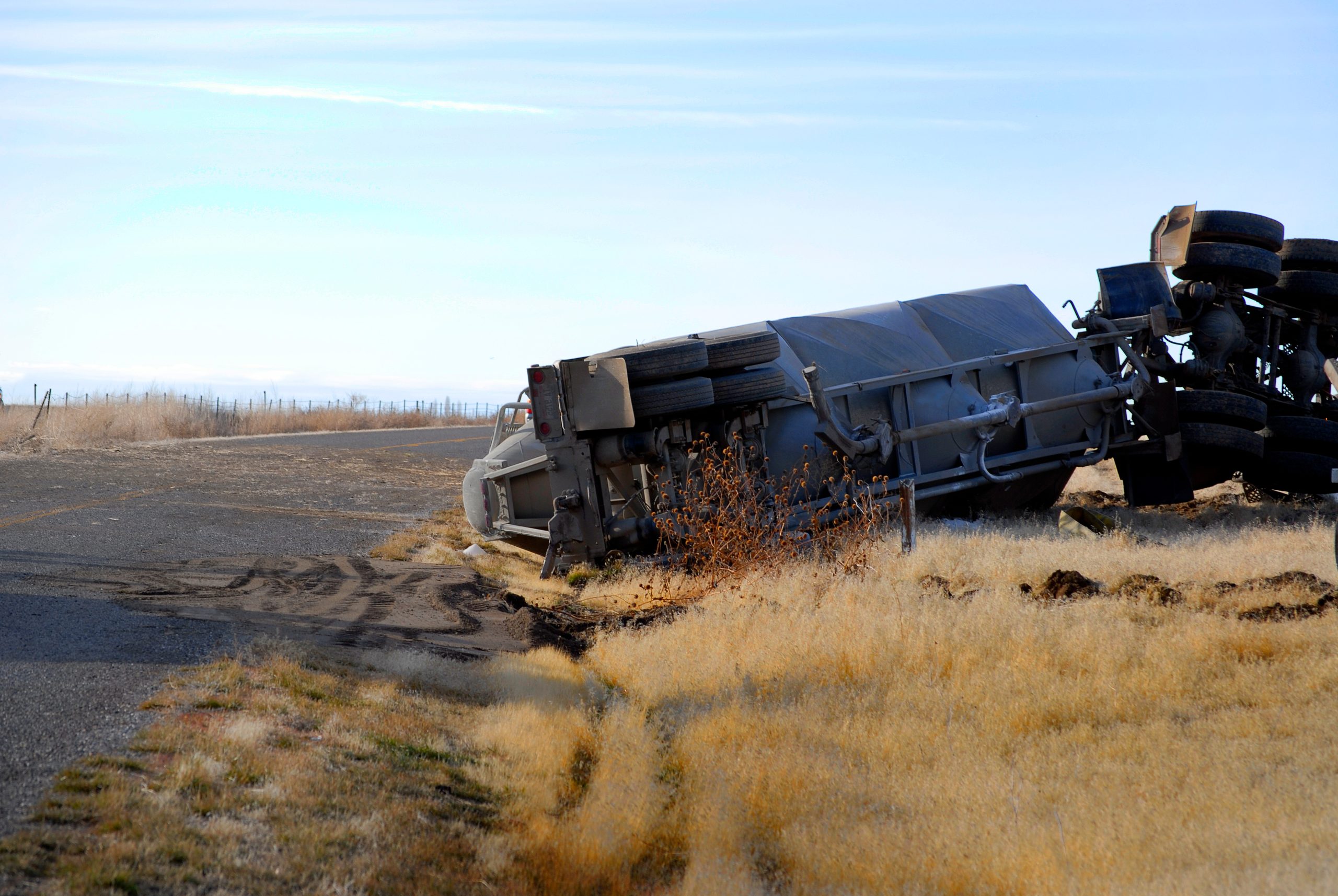 Big-Rig Rollover Blocks Eastbound 10 Traffic Near Blythe - MyNewsLA.com
