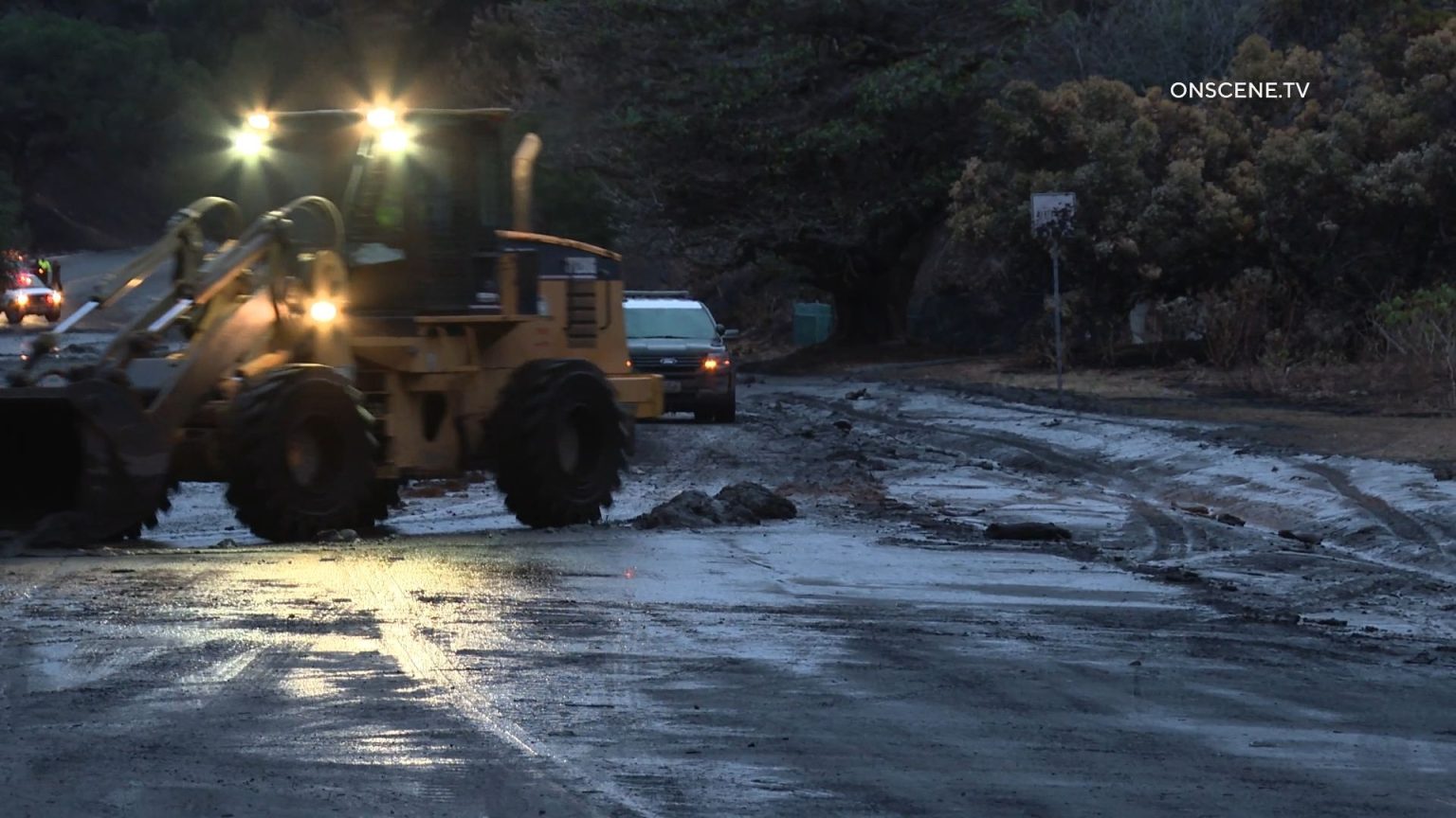 Bass Issues Order to Streamline Rebuilding of Palisades' Businesses ...