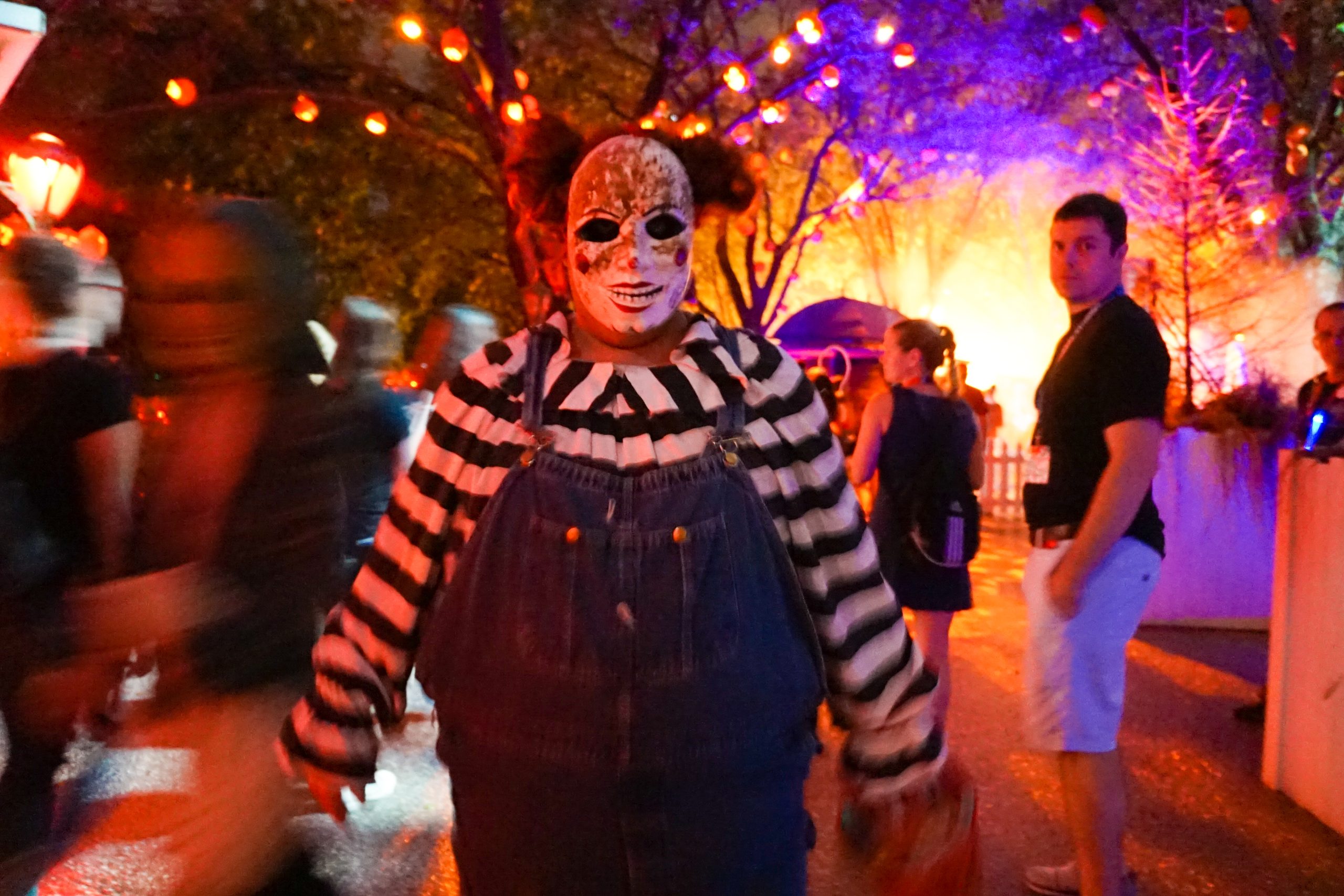 Woman Sues Universal Studies, Alleges She Tore ACL After Horror Nights ...