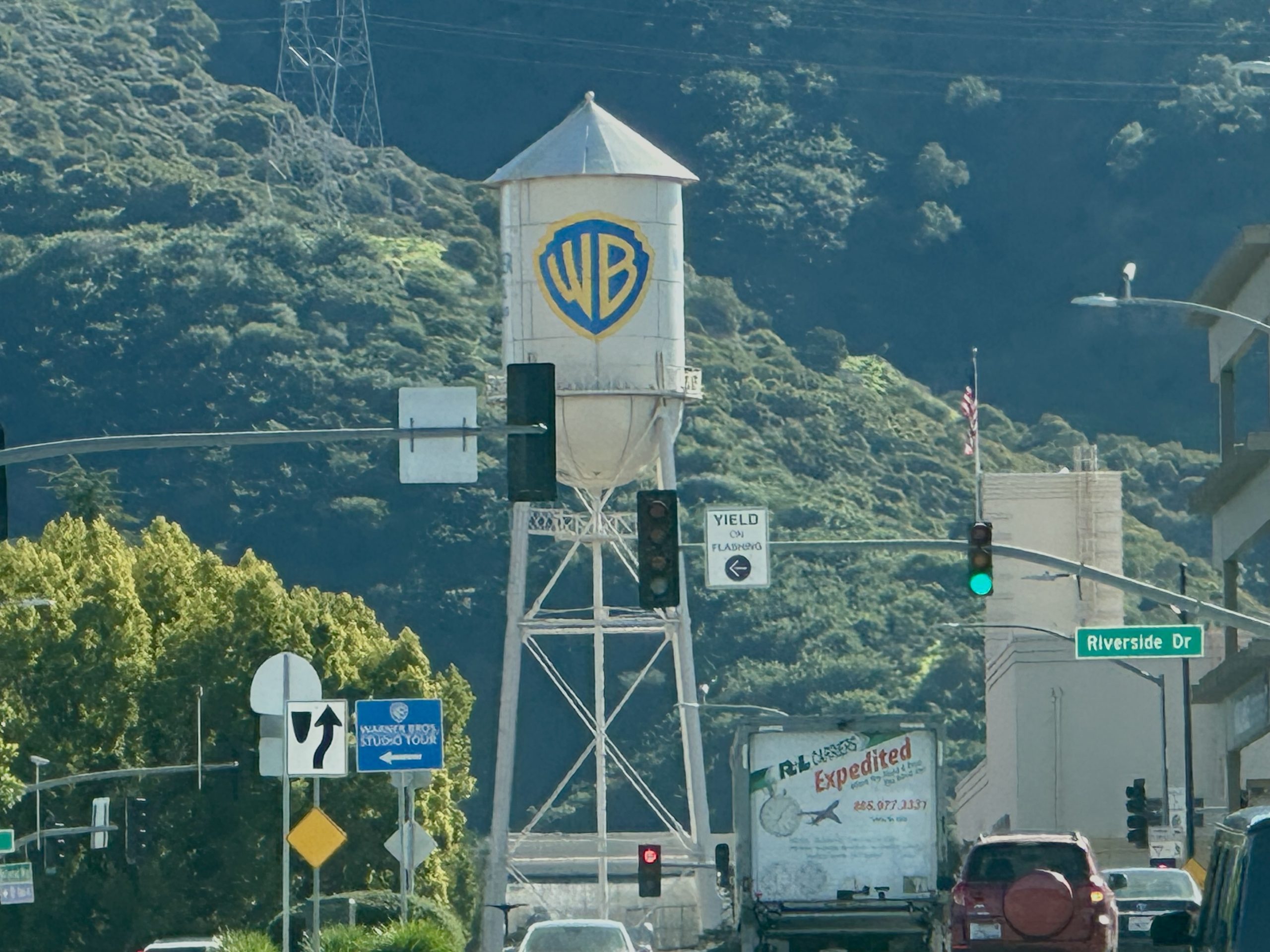 Paramount Launches Hostile Bid to Challenge Netflix Acquisition of ...