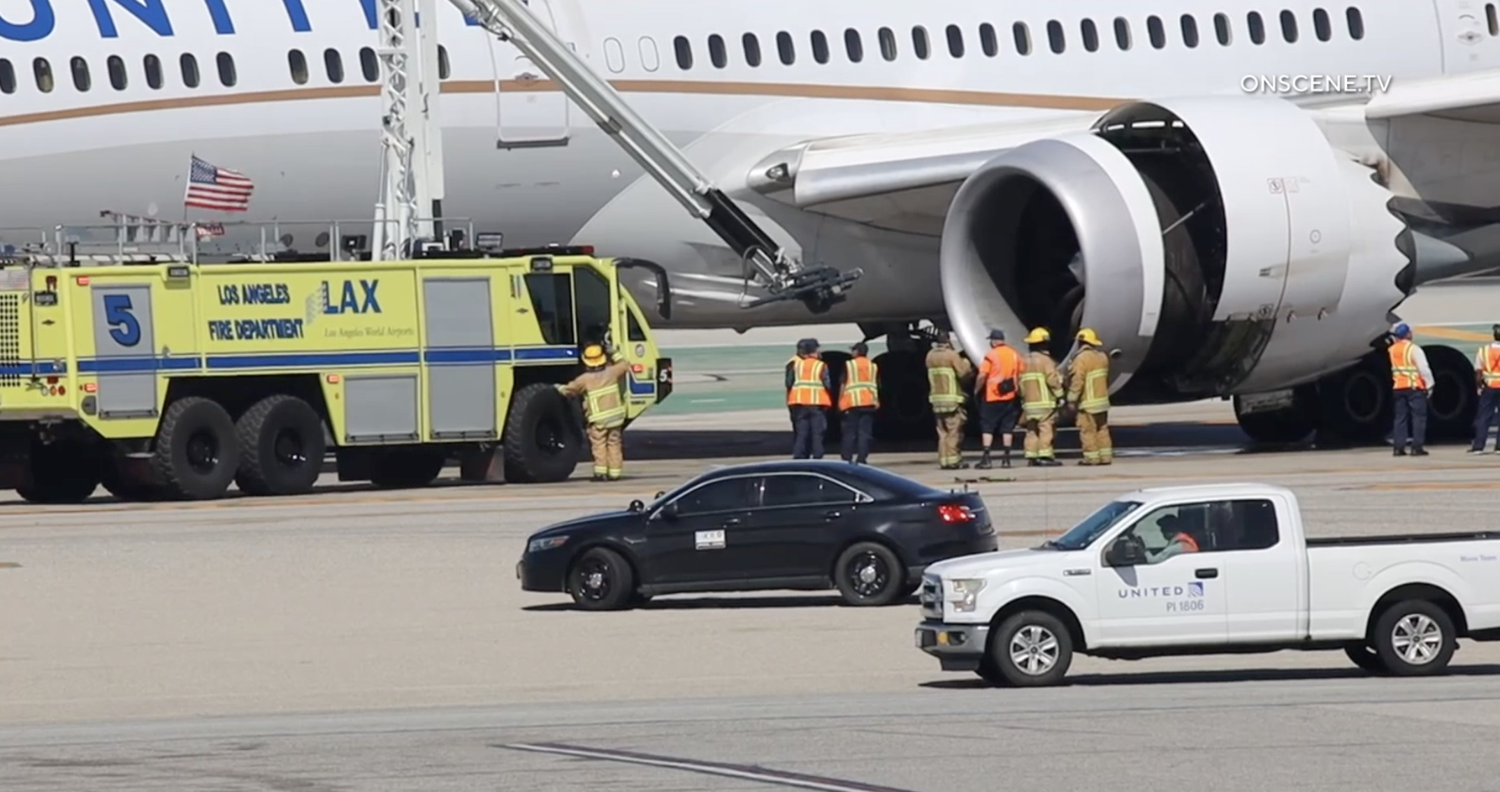 United Flight Makes Emergency Lands at LAX - MyNewsLA.com